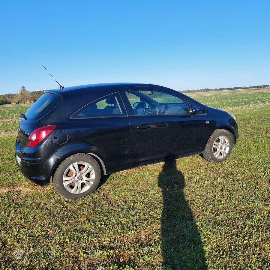 Black Opel Corsa 2011 in Vilnius, with an engine capacity of 1.25 L and mileage of 253 thousand km for 2390 €, photo 4 on AUTOMOTO.COM.LV