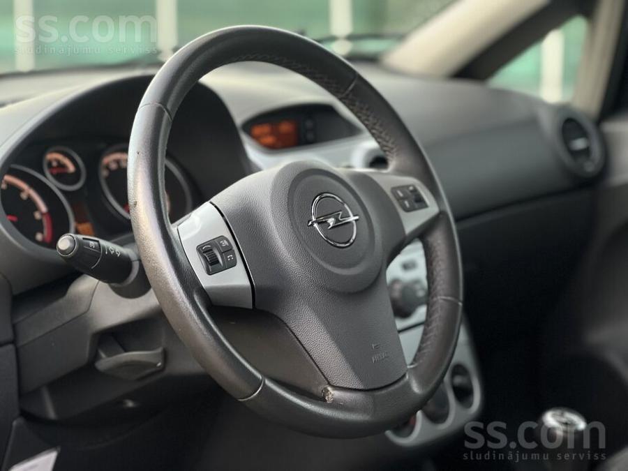 Melns Opel Corsa 2011 Rēzekne, ar dzinēja tilpumu 1.30 L un nobraukumu 95 tūkst. km par 5650 €, foto 12 vietnē AUTOMOTO.COM.LV