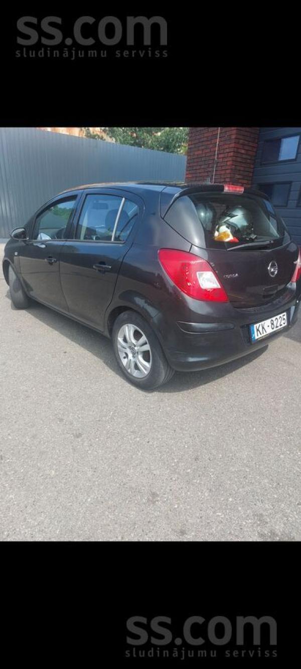 Black Opel Corsa 2012 in Daugavpils, with an engine capacity of 1.30 L and mileage of 289 thousand km for 2150 €, photo 3 on AUTOMOTO.COM.LV