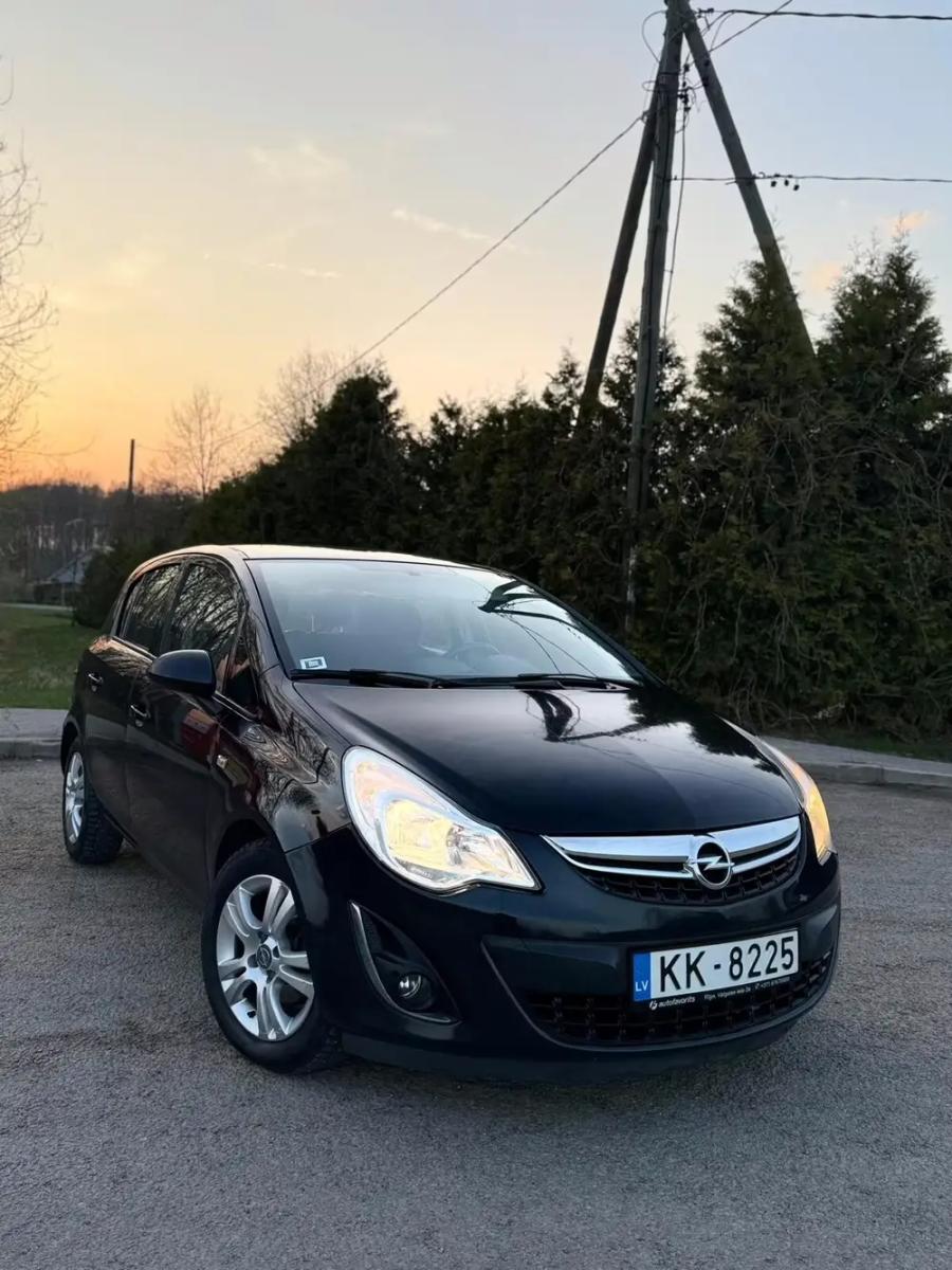 Black Opel Corsa 2012 in Riga, with an engine capacity of 1.30 L and mileage of 251 thousand km for 2300 €, photo 1 on AUTOMOTO.COM.LV