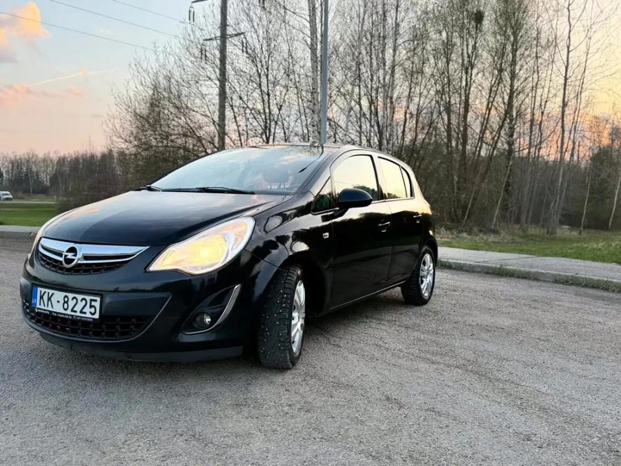 Black Opel Corsa 2012 in Riga, with an engine capacity of 1.30 L and mileage of 251 thousand km for 2300 €, photo 3 on AUTOMOTO.COM.LV