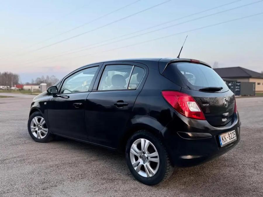 Black Opel Corsa 2012 in Riga, with an engine capacity of 1.30 L and mileage of 251 thousand km for 2300 €, photo 4 on AUTOMOTO.COM.LV