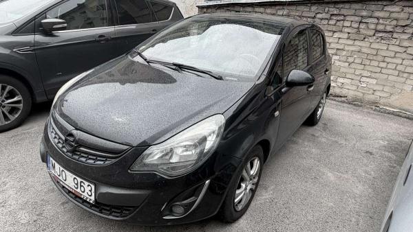 Black Opel Corsa 2014 in Taurage, with an engine capacity of 1.23 L and mileage of 238 thousand km for 3300 €, photo 1 on AUTOMOTO.COM.LV
