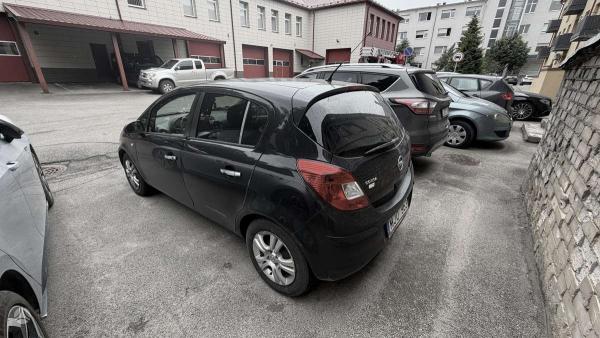 Black Opel Corsa 2014 in Taurage, with an engine capacity of 1.23 L and mileage of 238 thousand km for 3300 €, photo 5 on AUTOMOTO.COM.LV