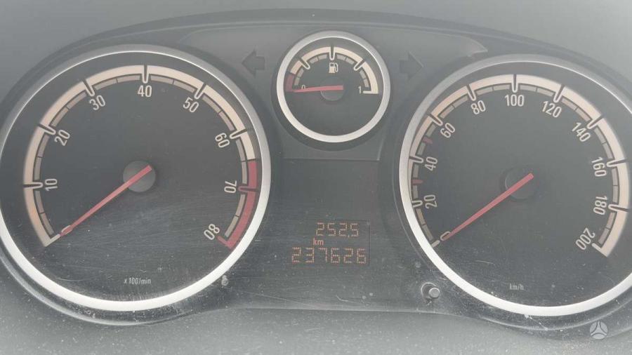 Melns Opel Corsa 2014 Tauragė, ar dzinēja tilpumu 1.23 L un nobraukumu 238 tūkst. km par 3300 €, foto 8 vietnē AUTOMOTO.COM.LV