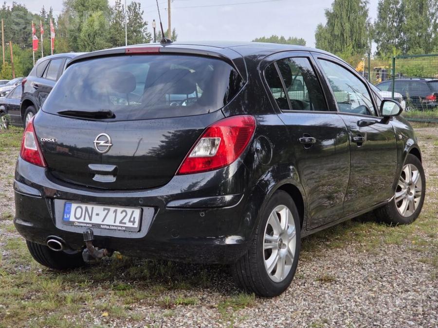 Melns Opel Corsa 2014 Kuldīga, ar dzinēja tilpumu 1.40 L un nobraukumu 282 tūkst. km par 3850 €, foto 4 vietnē AUTOMOTO.COM.LV