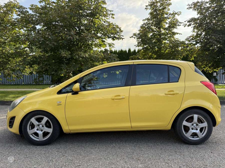 Black Opel Corsa 2014 in Vilnius, with an engine capacity of 1.20 L and mileage of 220 thousand km for 1650 €, photo 9 on AUTOMOTO.COM.LV