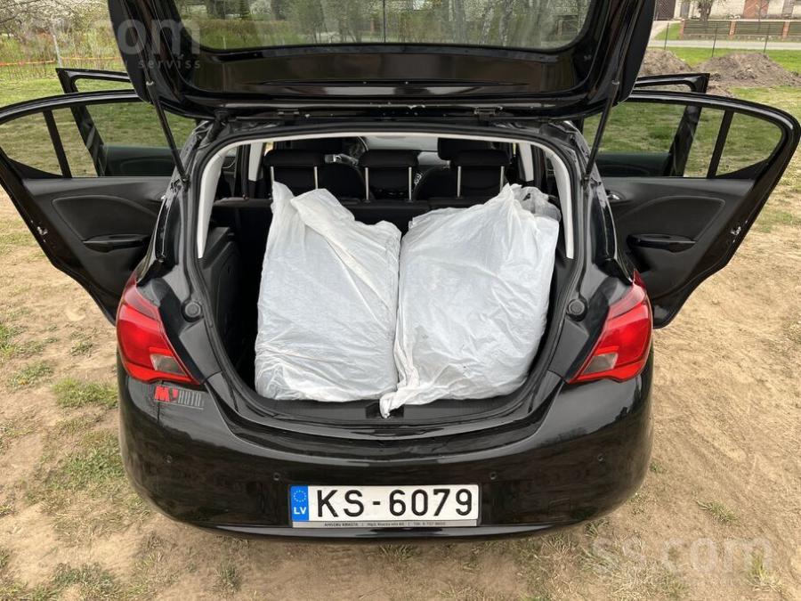 Black Opel Corsa 2017 in Liepaja, with an engine capacity of 1.40 L and mileage of 147 thousand km for 5500 €, photo 6 on AUTOMOTO.COM.LV