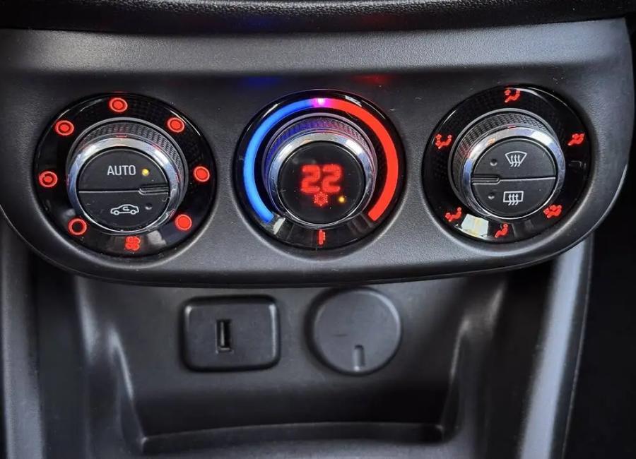 Melns Opel Corsa 2019 Rīga, ar dzinēja tilpumu 1.40 L un nobraukumu 83 tūkst. km par 7750 €, foto 15 vietnē AUTOMOTO.COM.LV