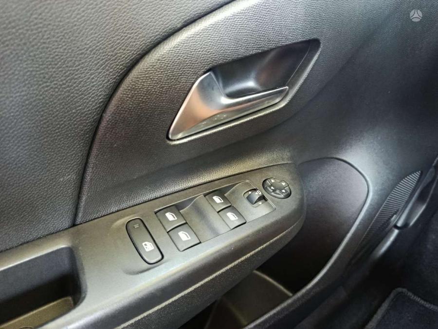 Black Opel Corsa 2019 in Taurage, with an engine capacity of 1.20 L and mileage of 147 thousand km for 6500 €, photo 14 on AUTOMOTO.COM.LV