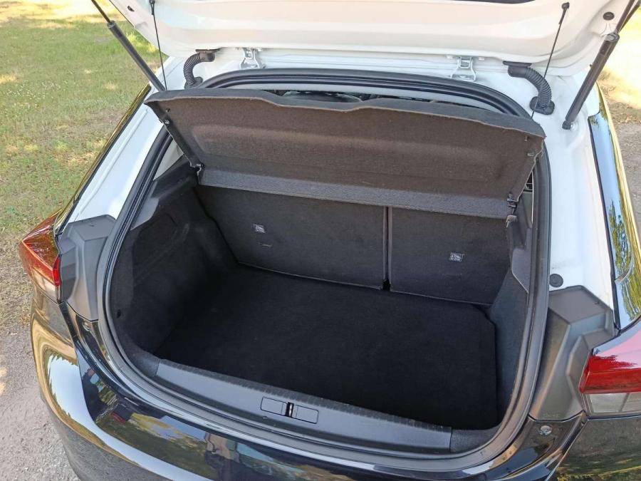 Black Opel Corsa 2019 in Taurage, with an engine capacity of 1.20 L and mileage of 147 thousand km for 6500 €, photo 29 on AUTOMOTO.COM.LV