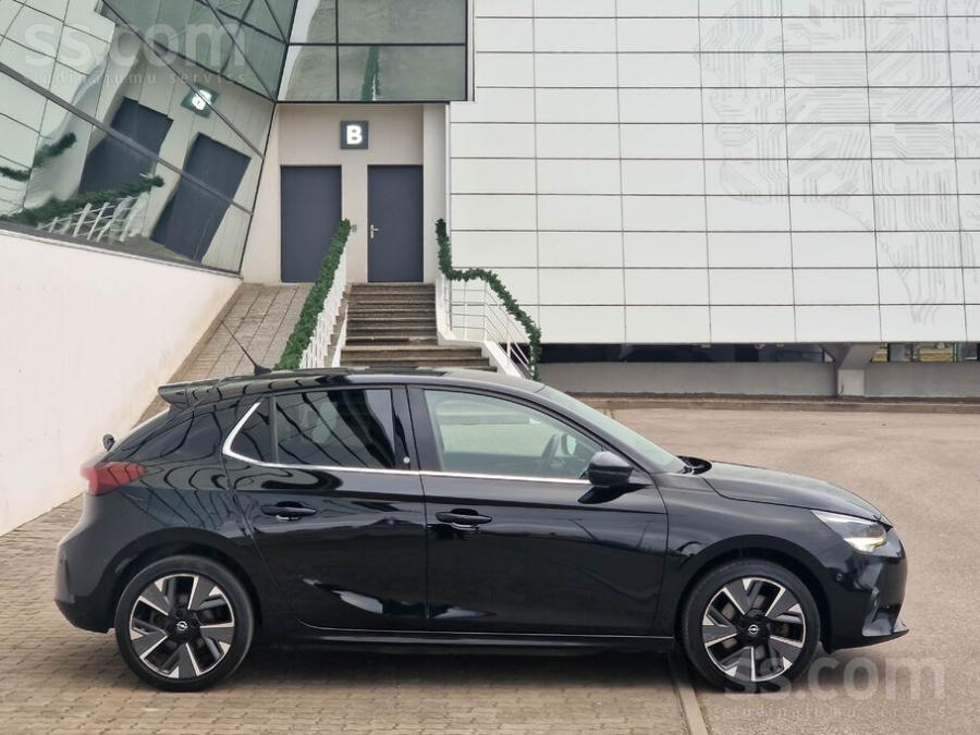 Black Opel Corsa 2020 in Riga, with an engine capacity of 1.30 L and mileage of 150 thousand km for 9555 €, photo 4 on AUTOMOTO.COM.LV