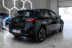 Black Opel Corsa 2021 in Riga, with an engine capacity of 0.00 L and mileage of 69 thousand km for 17190 €, photo 8 on AUTOMOTO.COM.LV
