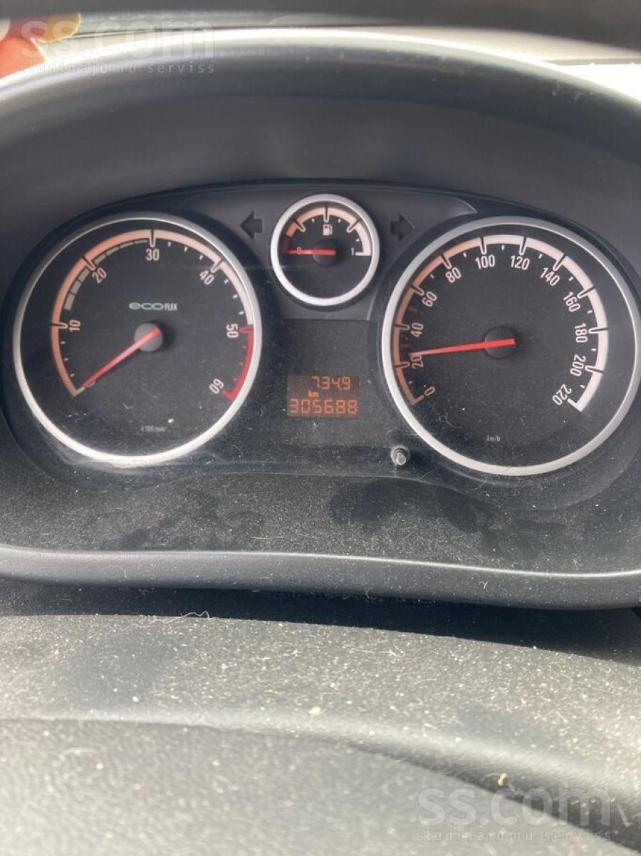 Melns Opel Corsa 2008 Rīga, ar dzinēja tilpumu 1.20 L un nobraukumu 305 tūkst. km par 1000 €, foto 5 vietnē AUTOMOTO.COM.LV