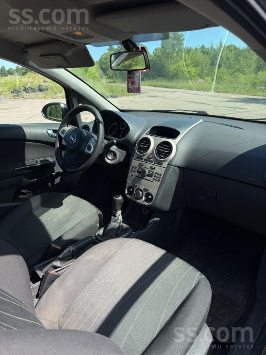 Blue Opel Corsa 2006 in Riga, with an engine capacity of 1.30 L and mileage of 385 thousand km for 1800 €, photo 6 on AUTOMOTO.COM.LV