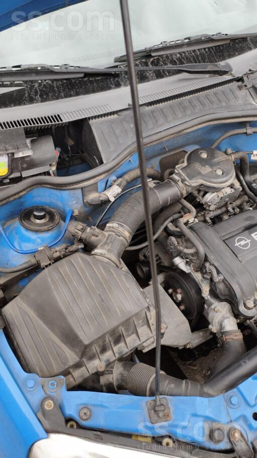 Zils Opel Corsa 2001 Rīga, ar dzinēja tilpumu 0.90 L un nobraukumu 87 tūkst. km par 700 €, foto 5 vietnē AUTOMOTO.COM.LV