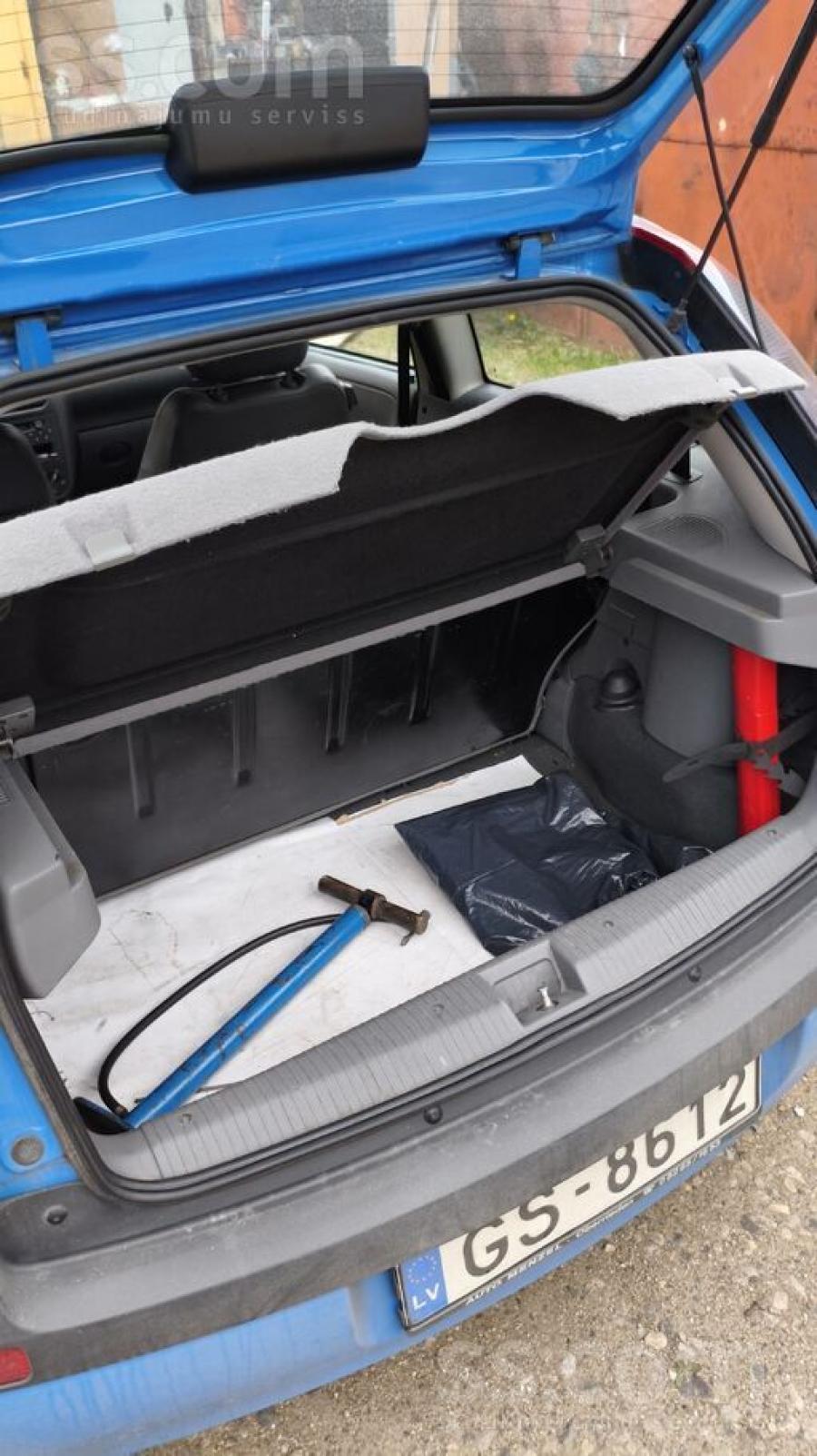 Zils Opel Corsa 2001 Rīga, ar dzinēja tilpumu 0.90 L un nobraukumu 87 tūkst. km par 700 €, foto 8 vietnē AUTOMOTO.COM.LV