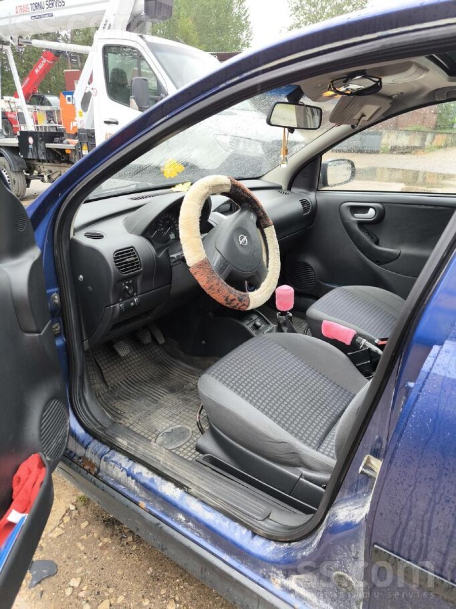 Blue Opel Corsa 2002 in Liepaja, with an engine capacity of 1.20 L and mileage of 137 thousand km for 1100 €, photo 5 on AUTOMOTO.COM.LV