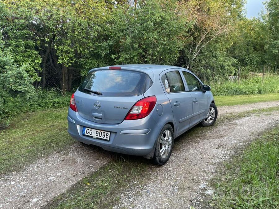 Zils Opel Corsa 2006 Tukums, ar dzinēja tilpumu 1.30 L un nobraukumu 40 tūkst. km par 650 €, foto 5 vietnē AUTOMOTO.COM.LV