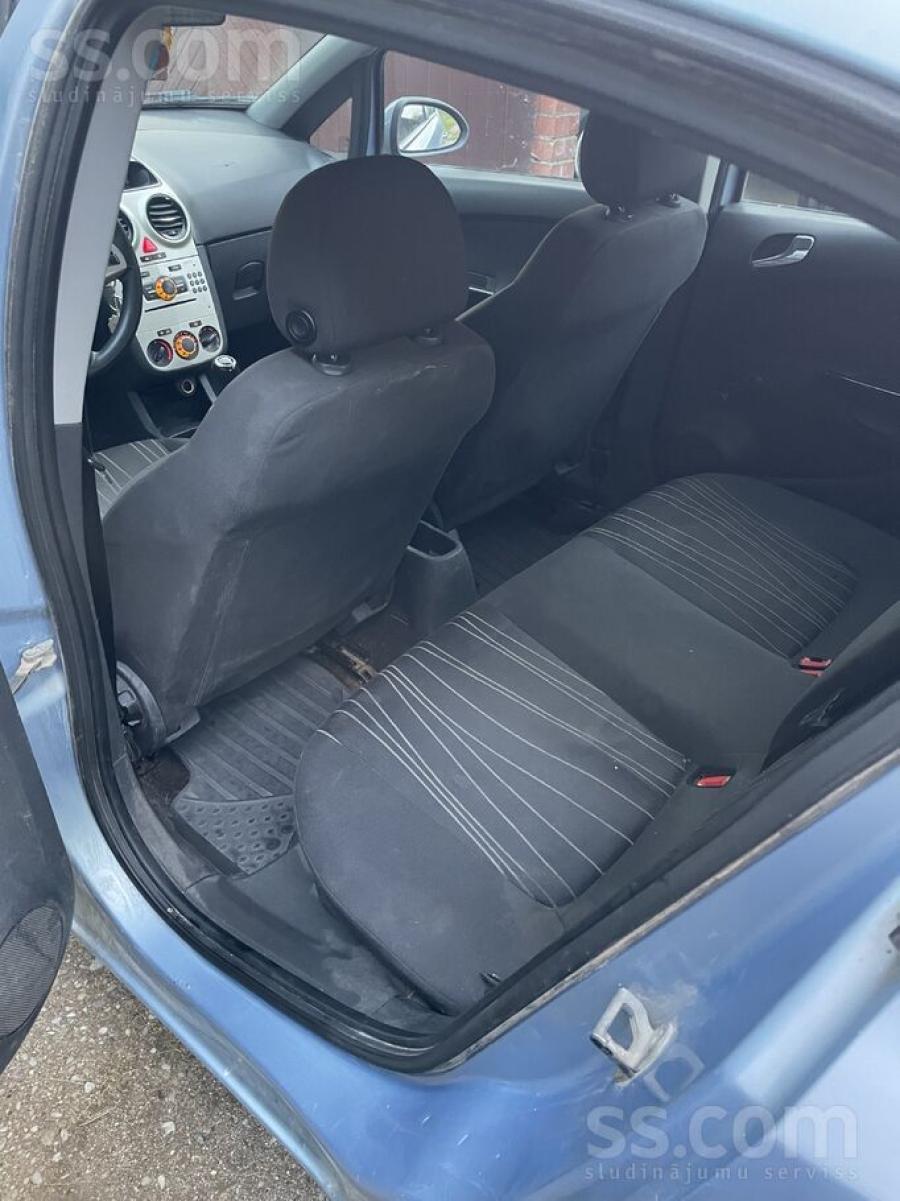 Zils Opel Corsa 2006 Tukums, ar dzinēja tilpumu 1.30 L un nobraukumu 40 tūkst. km par 650 €, foto 8 vietnē AUTOMOTO.COM.LV