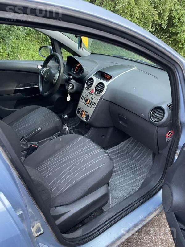 Zils Opel Corsa 2006 Tukums, ar dzinēja tilpumu 1.30 L un nobraukumu 40 tūkst. km par 650 €, foto 8 vietnē AUTOMOTO.COM.LV