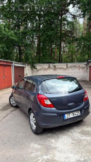 Blue Opel Corsa 2007 in Riga, with an engine capacity of 1.30 L and mileage of 332 thousand km for 1050 €, photo 6 on AUTOMOTO.COM.LV