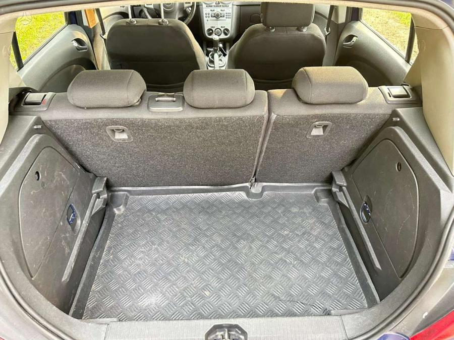 Zils Opel Corsa 2009 Viļņa, ar dzinēja tilpumu 1.69 L un nobraukumu 269 tūkst. km par 1200 €, foto 12 vietnē AUTOMOTO.COM.LV