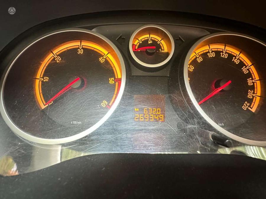 Zils Opel Corsa 2009 Viļņa, ar dzinēja tilpumu 1.69 L un nobraukumu 269 tūkst. km par 1200 €, foto 18 vietnē AUTOMOTO.COM.LV