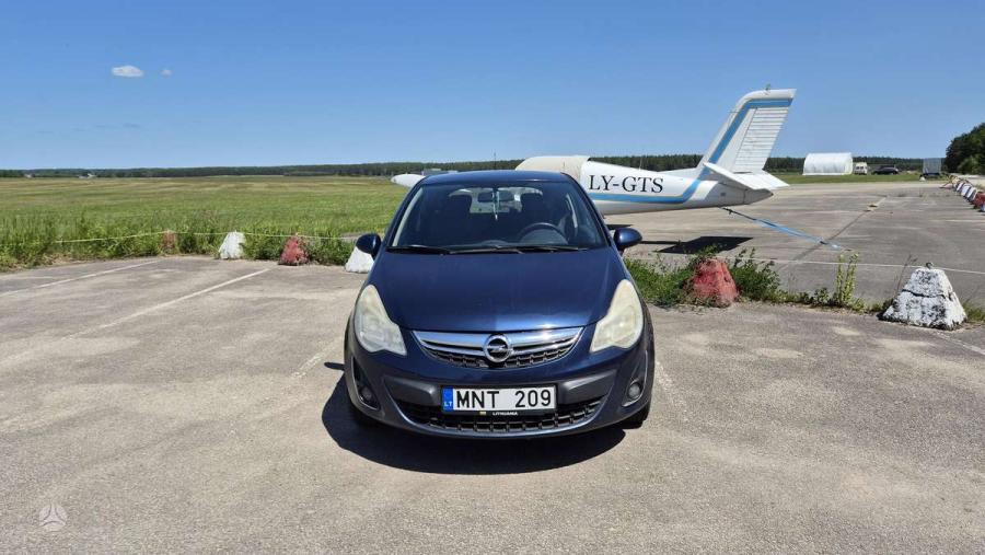 Blue Opel Corsa 2011 in Vilnius, with an engine capacity of 1.25 L and mileage of 270 thousand km for 1500 €, photo 4 on AUTOMOTO.COM.LV