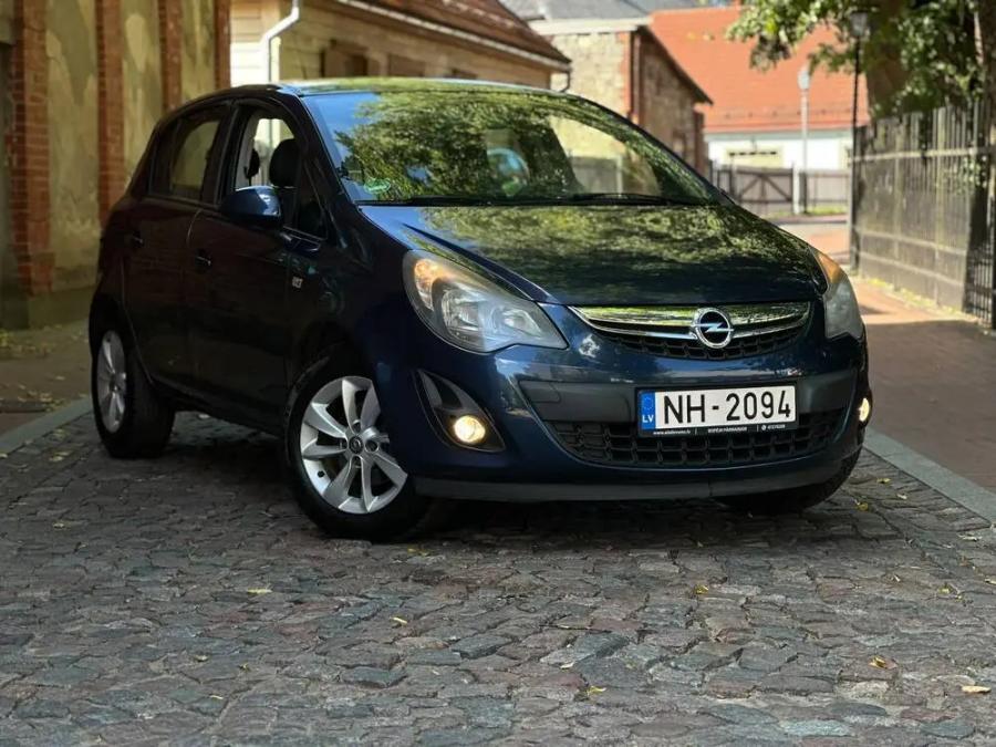 Blue Opel Corsa 2014 in Cesis, with an engine capacity of 1.20 L and mileage of 230 thousand km for 2990 €, photo 4 on AUTOMOTO.COM.LV