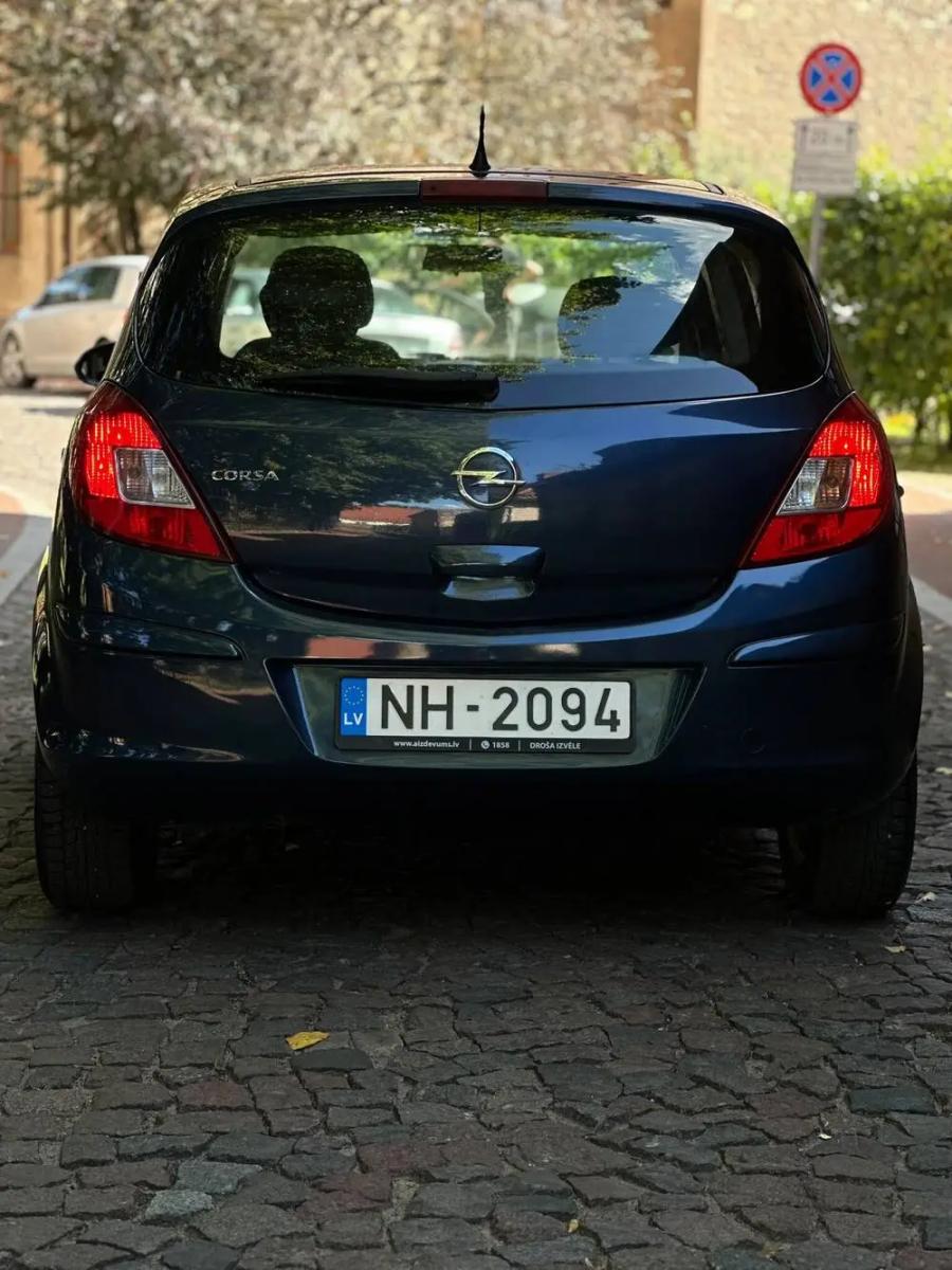 Blue Opel Corsa 2014 in Cesis, with an engine capacity of 1.20 L and mileage of 230 thousand km for 2990 €, photo 7 on AUTOMOTO.COM.LV