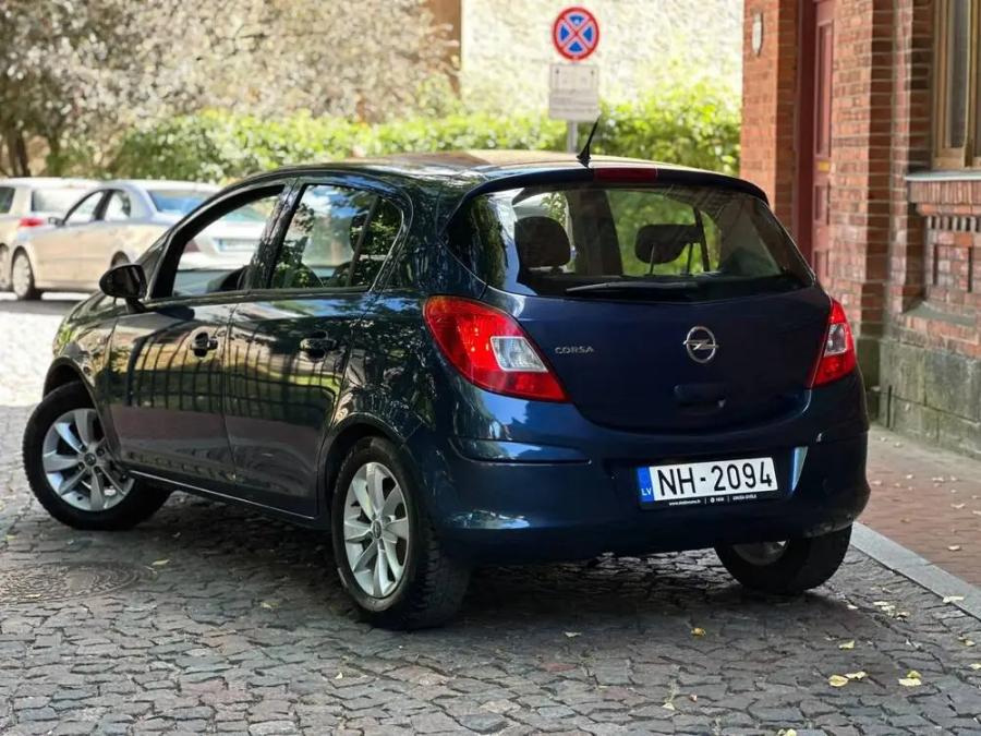 Blue Opel Corsa 2014 in Cesis, with an engine capacity of 1.20 L and mileage of 230 thousand km for 2990 €, photo 8 on AUTOMOTO.COM.LV