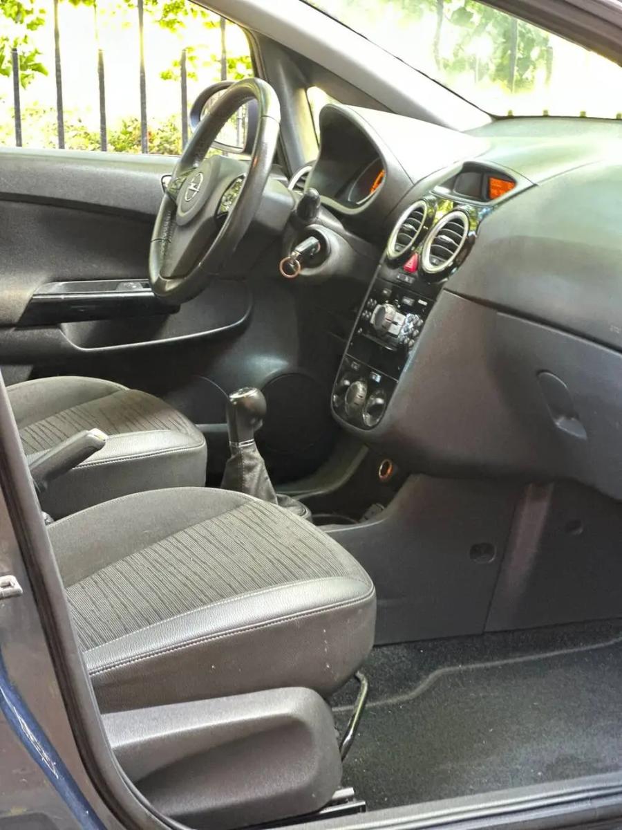 Blue Opel Corsa 2014 in Cesis, with an engine capacity of 1.20 L and mileage of 230 thousand km for 2990 €, photo 19 on AUTOMOTO.COM.LV