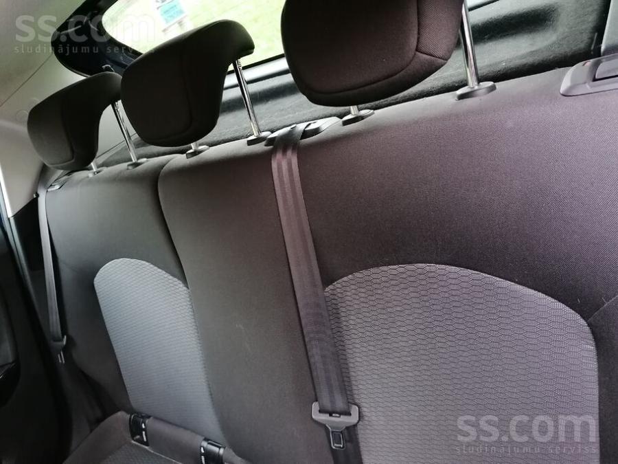 Blue Opel Corsa 2017 in Riga, with an engine capacity of 1.40 L and mileage of 125 thousand km for 5500 €, photo 3 on AUTOMOTO.COM.LV