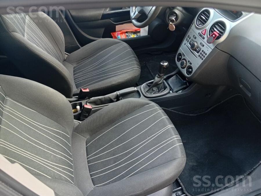 Blue Opel Corsa 2009 in Cesis, with an engine capacity of 1.30 L and mileage of 185 thousand km for 1200 €, photo 15 on AUTOMOTO.COM.LV