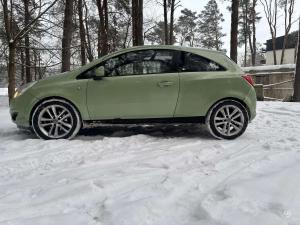 Green Opel Corsa 2009 in Birstonas, with an engine capacity of 1.70 L and mileage of 242 thousand km for 1500 €, photo 2 on AUTOMOTO.COM.LV