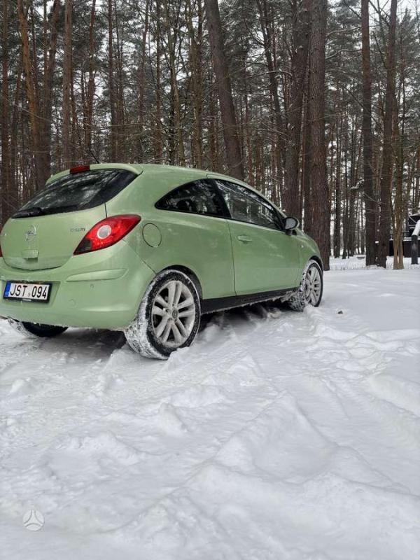 Green Opel Corsa 2009 in Birstonas, with an engine capacity of 1.70 L and mileage of 242 thousand km for 1500 €, photo 5 on AUTOMOTO.COM.LV