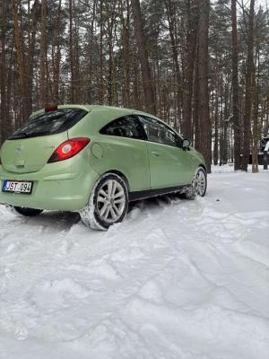 Green Opel Corsa 2009 in Birstonas, with an engine capacity of 1.70 L and mileage of 242 thousand km for 1500 €, photo 5 on AUTOMOTO.COM.LV