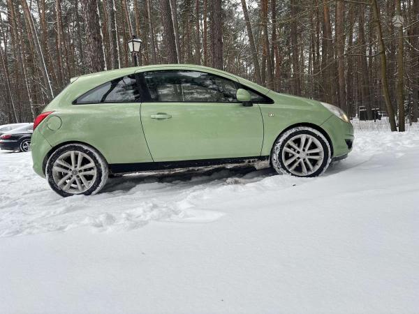 Green Opel Corsa 2009 in Birstonas, with an engine capacity of 1.70 L and mileage of 242 thousand km for 1500 €, photo 6 on AUTOMOTO.COM.LV