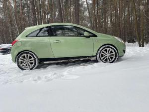 Green Opel Corsa 2009 in Birstonas, with an engine capacity of 1.70 L and mileage of 242 thousand km for 1500 €, photo 6 on AUTOMOTO.COM.LV