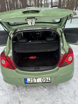 Green Opel Corsa 2009 in Birstonas, with an engine capacity of 1.70 L and mileage of 242 thousand km for 1500 €, photo 9 on AUTOMOTO.COM.LV