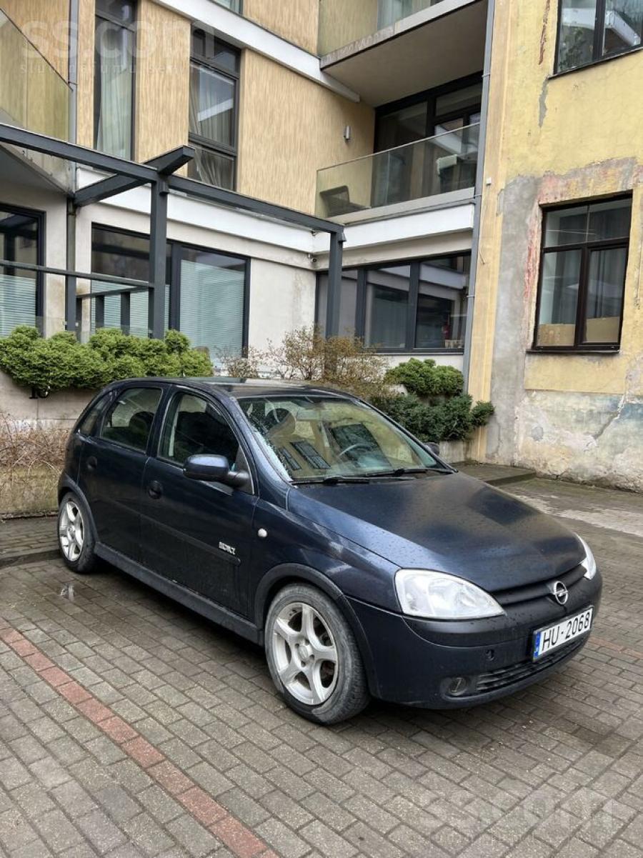 Green Opel Corsa 2002 in Aluksne, with an engine capacity of 1.40 L and mileage of 230 thousand km for 800 €, photo 1 on AUTOMOTO.COM.LV
