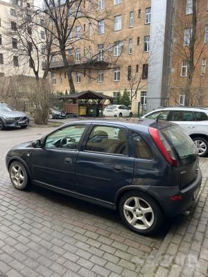 Green Opel Corsa 2002 in Aluksne, with an engine capacity of 1.40 L and mileage of 230 thousand km for 800 €, photo 4 on AUTOMOTO.COM.LV