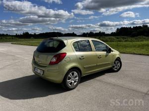 Green Opel Corsa 2006 in Preili, with an engine capacity of 1.40 L and mileage of 197 thousand km for 850 €, photo 6 on AUTOMOTO.COM.LV