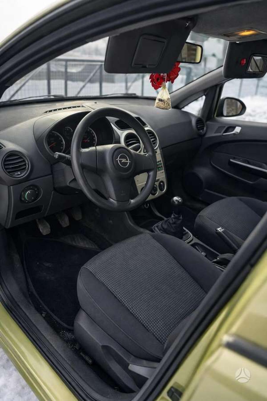 Green Opel Corsa 2007 in Vilnius, with an engine capacity of 1.23 L and mileage of 233 thousand km for 770 €, photo 3 on AUTOMOTO.COM.LV