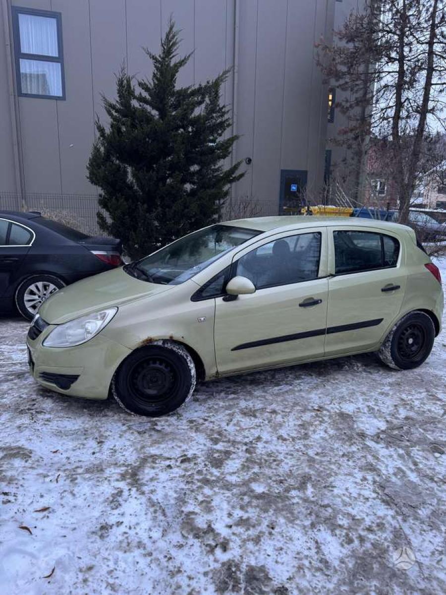 Green Opel Corsa 2007 in Kaunas, with an engine capacity of 1.23 L and mileage of 247 thousand km for 470 €, photo 1 on AUTOMOTO.COM.LV
