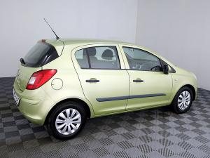 Zaļš Opel Corsa 2007 Tallina, ar dzinēja tilpumu 1.20 L un nobraukumu 259 tūkst. km par 899 €, foto 4 vietnē AUTOMOTO.COM.LV