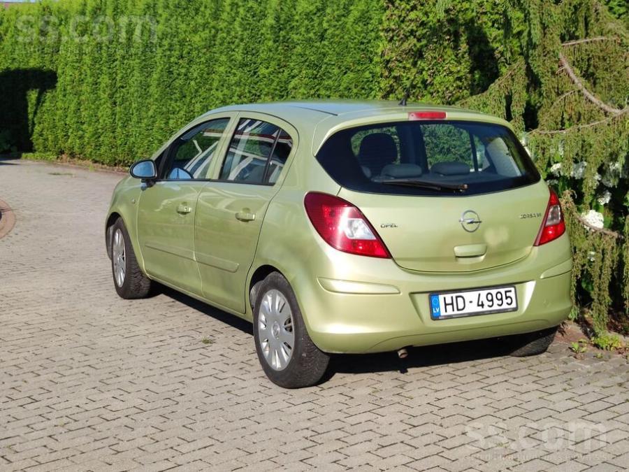 Green Opel Corsa 2008 in Riga, with an engine capacity of 1.40 L and mileage of 274 thousand km for 1100 €, photo 4 on AUTOMOTO.COM.LV