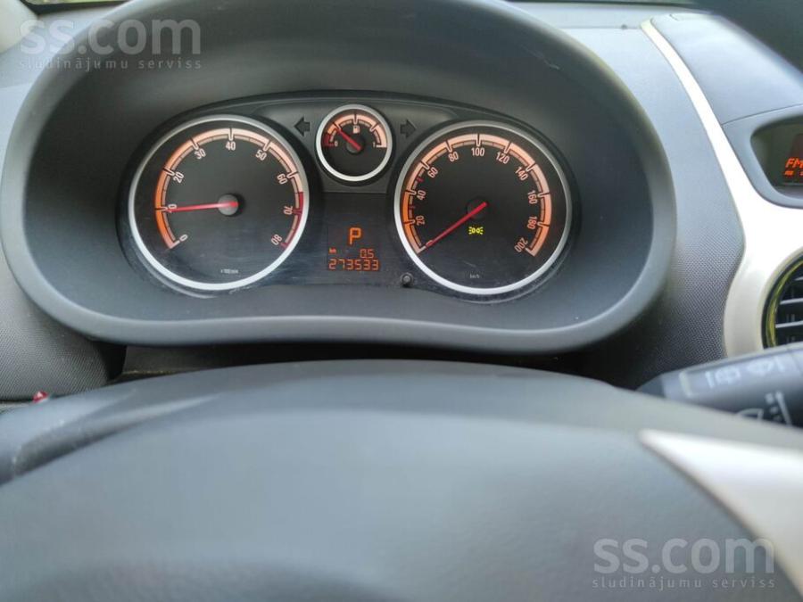 Green Opel Corsa 2008 in Riga, with an engine capacity of 1.40 L and mileage of 274 thousand km for 1100 €, photo 6 on AUTOMOTO.COM.LV