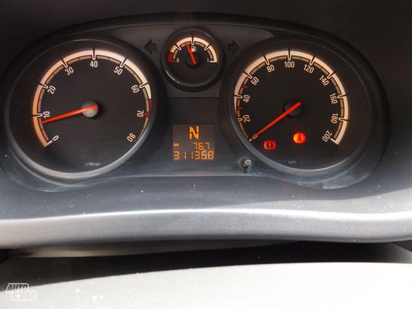 Green Opel Corsa 2008 in Radviliskis, with an engine capacity of 1.20 L and mileage of 311 thousand km for 1700 €, photo 8 on AUTOMOTO.COM.LV